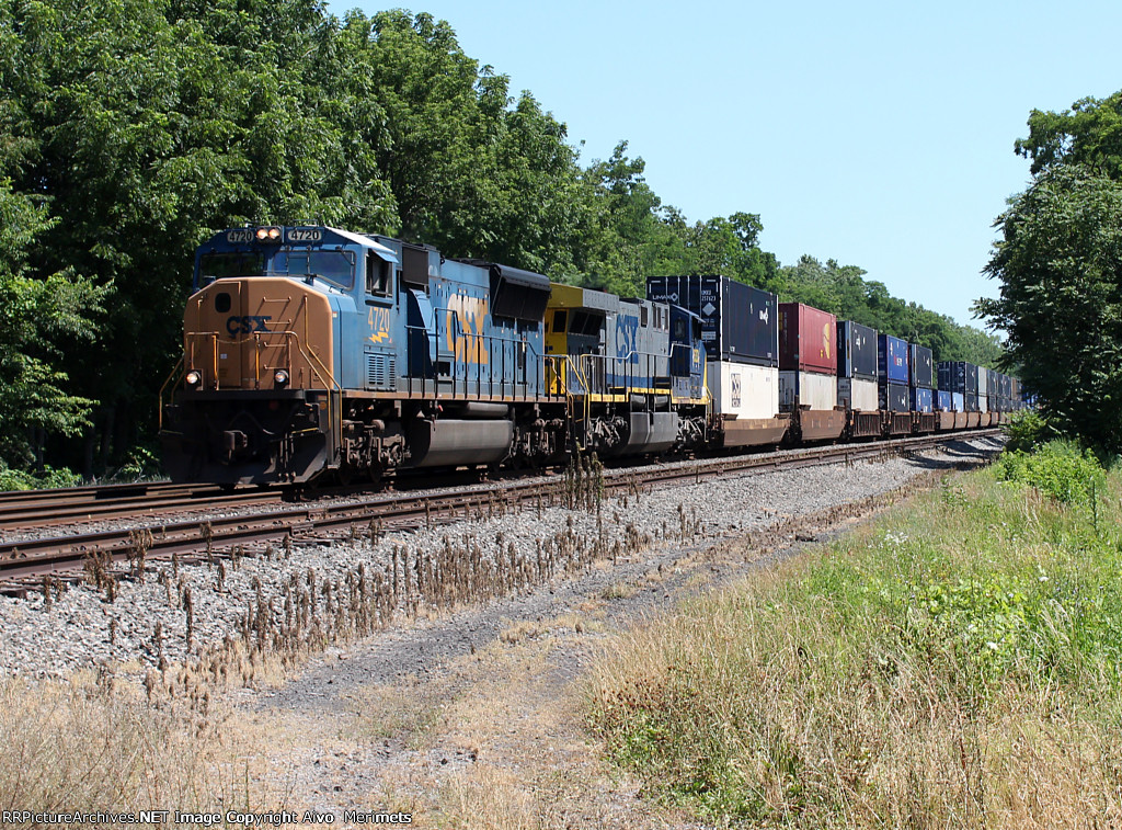 Westbound intermodal at CP 58.